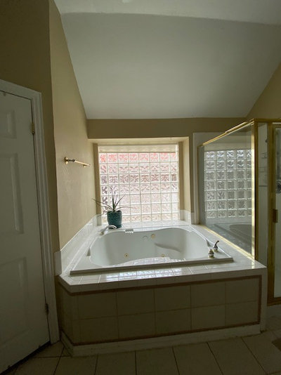 Bathroom of the Week: Updated Style and Storage for Empty Nesters