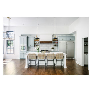 Ranch Farmhouse - Farmhouse - Kitchen - Cleveland - by EKA Build | Houzz