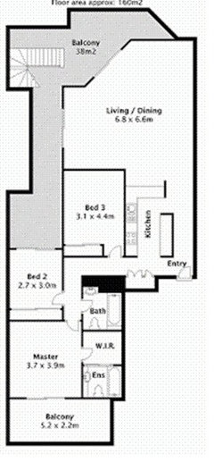 Irregular shaped living/dining area