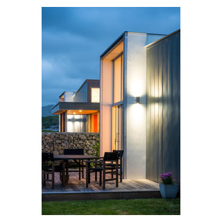 Long House Peka Peka - Modern - Deck - Wellington - by Hunter ...