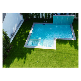 Morisson pool and spa raised wall with sheer decent - Contemporary ...