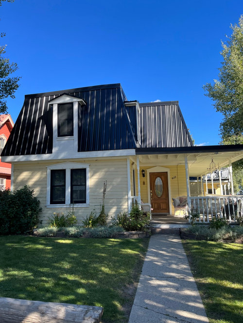 Exterior Paint Color - Idiosyncratic House in Mountain Resort Town