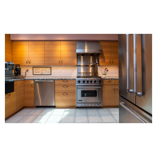 Modern Kitchen - Flat Panel Stained Horizontal Grain Cabinets ...