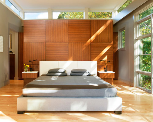 Closet Behind Bed | Houzz