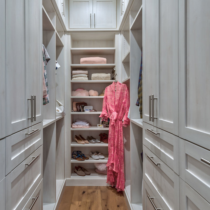 75 Beautiful Small Walk-in Wardrobe Ideas & Designs - October 2025 ...