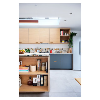 What's behind the round window? - Kitchen - Sussex - by John Foat ...