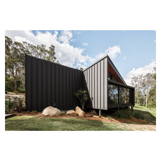 Highvale House - Midcentury - Exterior - Brisbane - by Alexandra ...