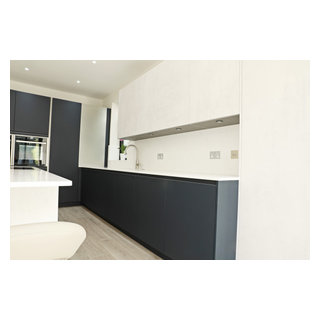 Pronorm Handless in Midnight Blue & Oxide concrete with Cimstone ...