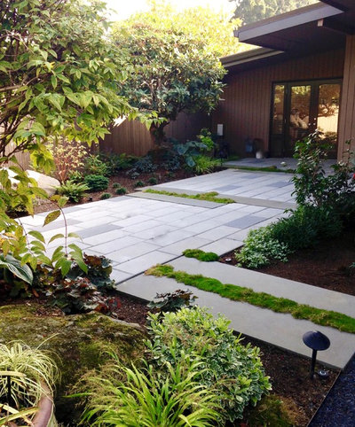 Low-Maintenance Ground Covers to Go With Your Pavers