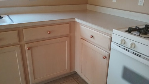 What Quartz counter top color works? Maple "Oatmeal glaze" cabinets??