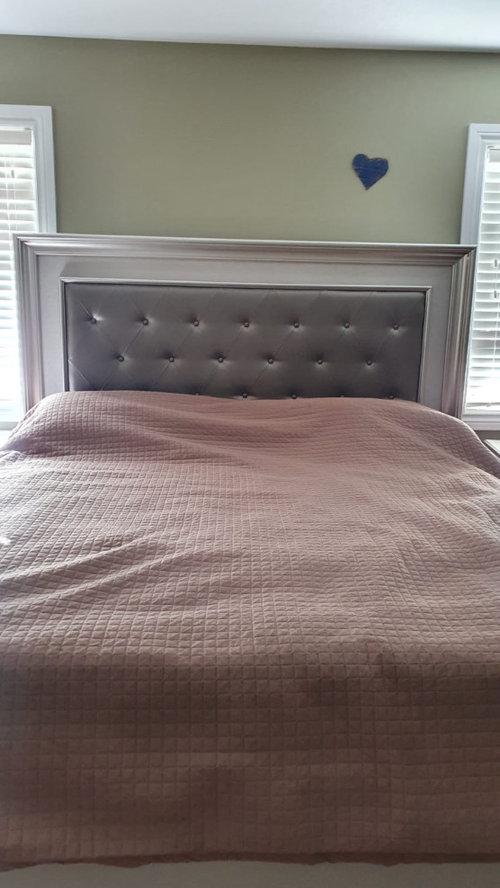 What wallpaper will work with my boring bed