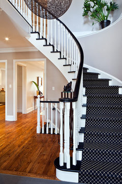 Please help my staircase get out of the 90s!