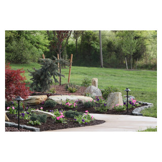 Landscape Planting, Lighting, and Using Red Tipple Stone - Modern ...