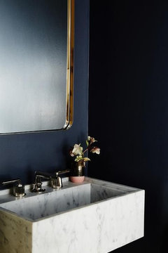 Navy walls for a windowless powder room | Houzz Forum