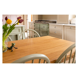 Traditional Shaker Kitchen with Period Features - Traditional - Kitchen ...