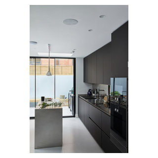 West London Kitchen - Modern - Kitchen - London - by piqu | Houzz