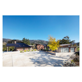 Rustic Modern Hillside Compound - Montagne - Façade - San Francisco ...