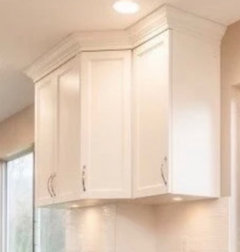 Asymmetrical kitchen upper cabinets