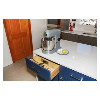 Hidden Outlets in Kitchen Island - San Francisco - by Docking Drawer ...