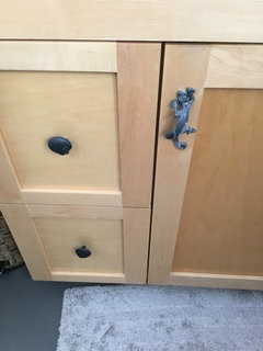 Please show me your unique bath vanity knobs and pulls.