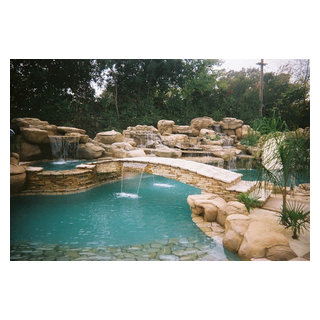 Custom Pool Features - Pool - Austin - by Ocean Quest Pools by Lew ...