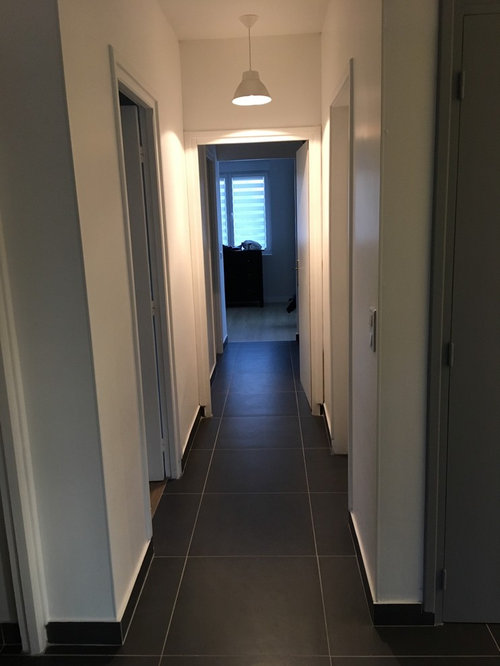 Nous souhaitons peindre nos couloirs au sol gris foncé