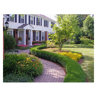Inverness Gardens - Traditional - Garden - Chicago - by The Barn ...