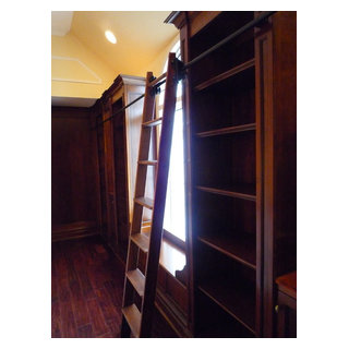 Library Wall with Bench Nook & Rolling Ladder - Klassisch - New York ...