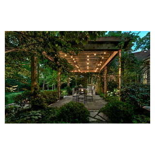 Bluestone patio with cedar pergola and outdoor kitchen - Patio ...