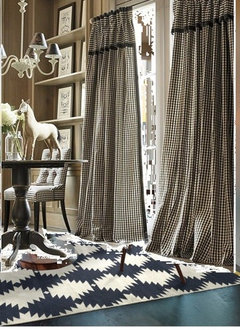 Poor rug/curtain combination?