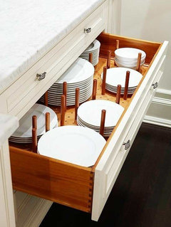 Silverware drawers under cooktop