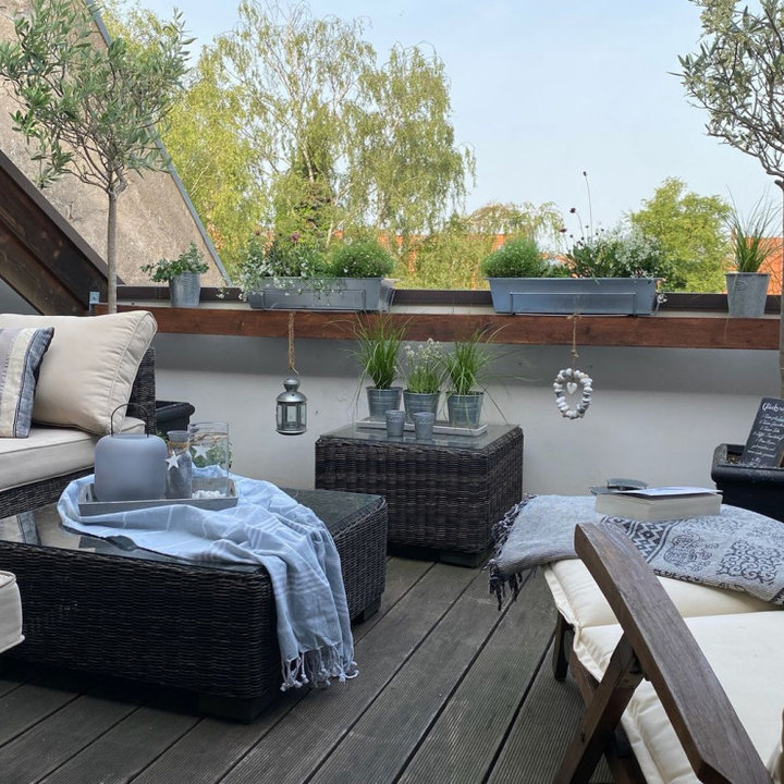 75 Beautiful Balcony with Wood Railing Ideas & Designs - February 2024 ...