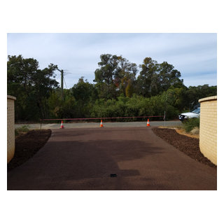 Wattle Grove Two-tone Driveway and Hardstand - Rustic - Exterior ...