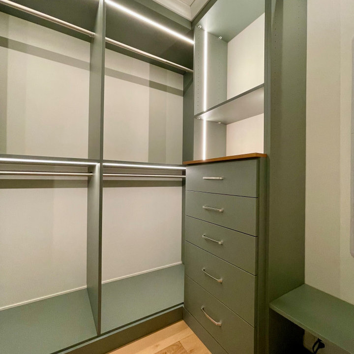 75 Beautiful Small Walk-in Wardrobe Ideas & Designs - September 2025 ...