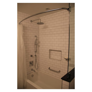 Subway tile bathroom - Toronto - by Covenant Construction | Houzz