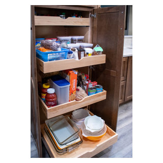 French Roast Kitchen Cabinetry with Eternia Quartz Countertop ...