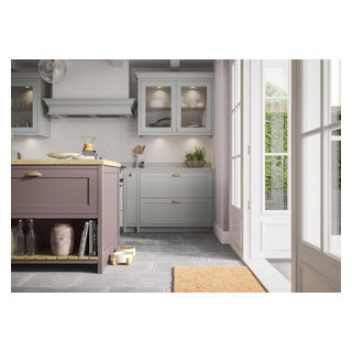 Canopy Housing the Recessed Extractor Fan - Traditional - Kitchen ...