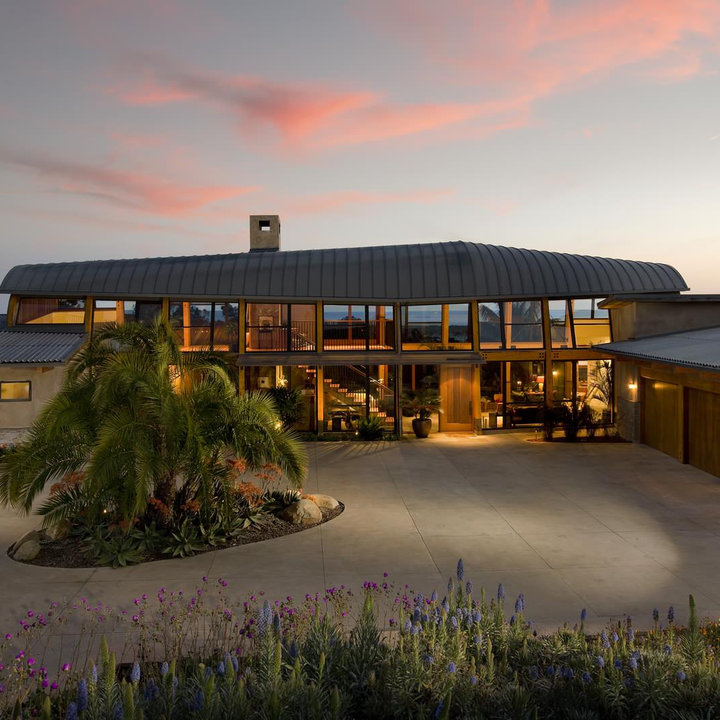 75 Beautiful Curved Roof Home Design Ideas & Designs | Houzz AU