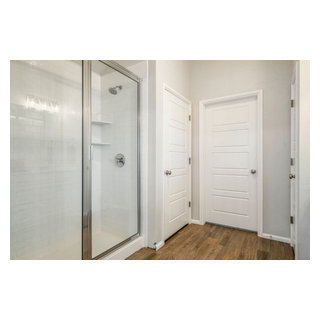 100- Montoro - Bathroom - Oklahoma City - by Landmark Fine Homes | Houzz