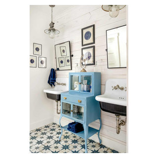 Starlight Barn - Farmhouse - Powder Room - Austin - by Vanguard Studio ...