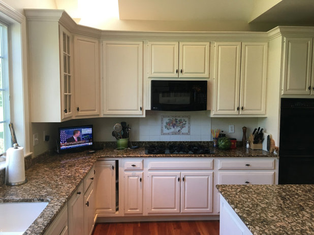 Kitchen of the Week: Inefficient Pantries Make Way for a Bar