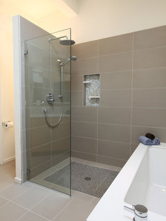 BEST LAYOUT FOR RENOVATING (SMALL) FAMILY BATHROOM - NO TOILET | Houzz AU