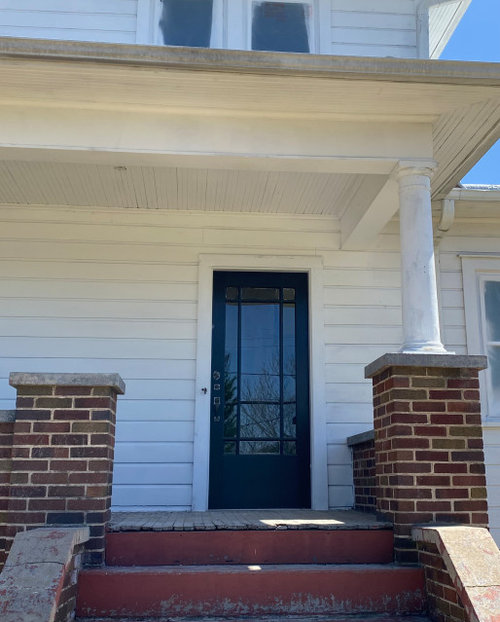 Outdoor light choice for an uncentered front door? Pendant or Sconce?