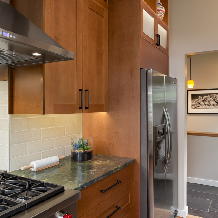 75 Beautiful Kitchen with Green Benchtop Ideas & Designs - January 2026 ...