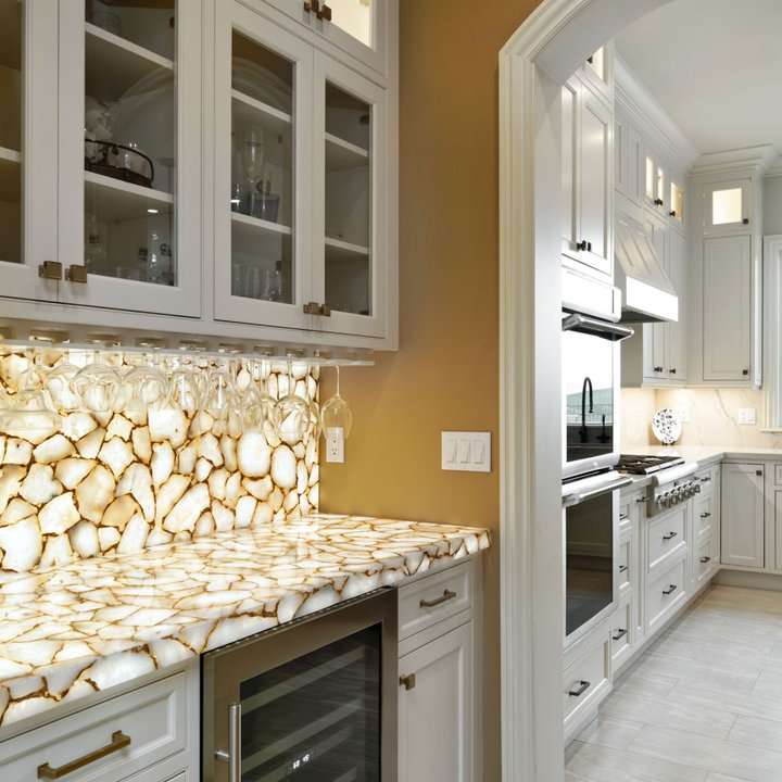 75 Beautiful Home Bar with Beaded Inset Cabinets and Onyx Benchtops ...