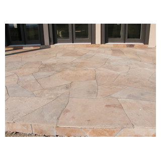 Colorado Buff Random Flagstone patio - Traditional - Patio - Denver ...