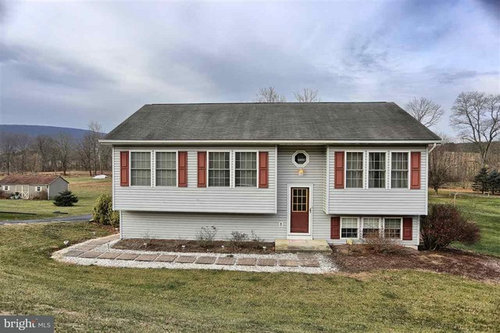 Bi Level homes exterior appeal.