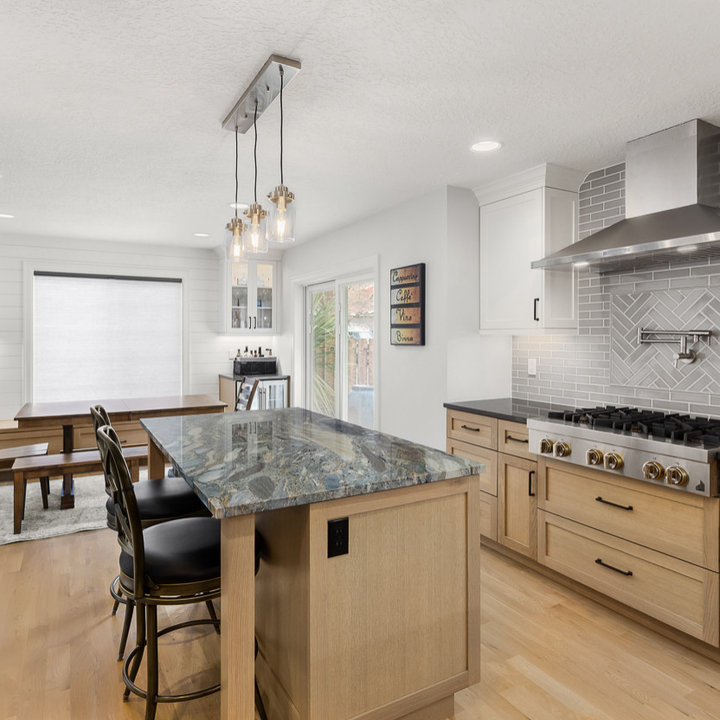 75 Beautiful Kitchen with Green Benchtop Ideas & Designs - June 2023 ...