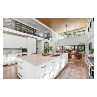 Modern Sunlit Kitchen with Expansive Open Layout - Modern - Kitchen ...