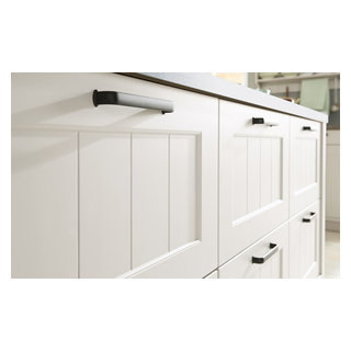 Ageless Kitchen - Farmhouse - Kitchen - Other - by Kash Kitchens | Houzz